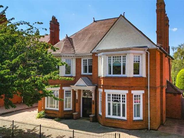 5 Bedroom Detached House