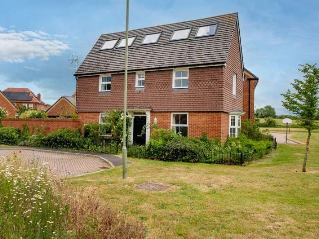 5 Bedroom Detached House
