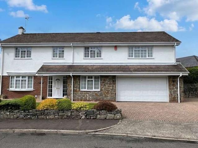 5 Bedroom Detached House
