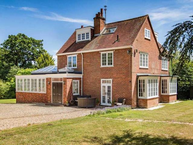 5 Bedroom Detached House