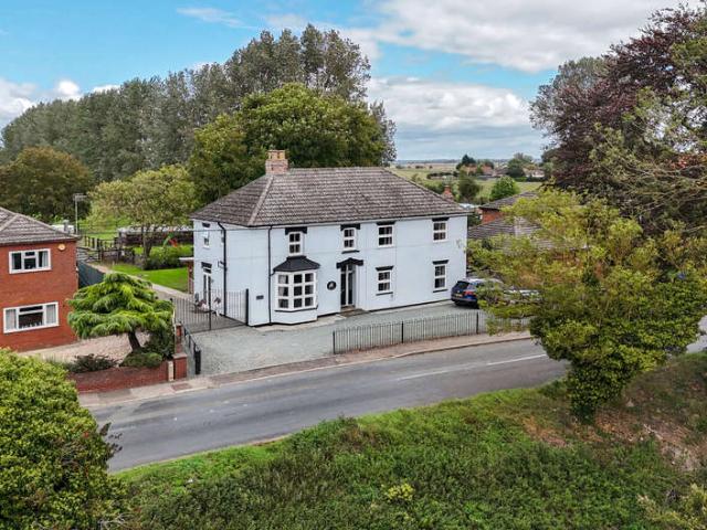 5 Bedroom Detached House