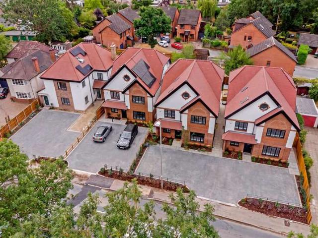 5 Bedroom Detached House