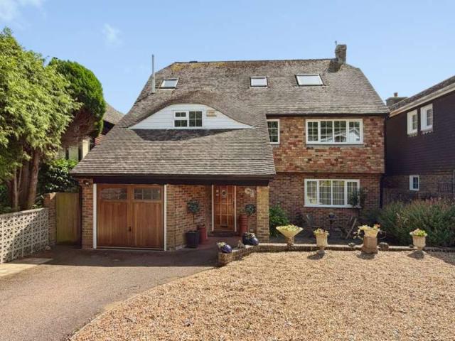 5 Bedroom Detached House