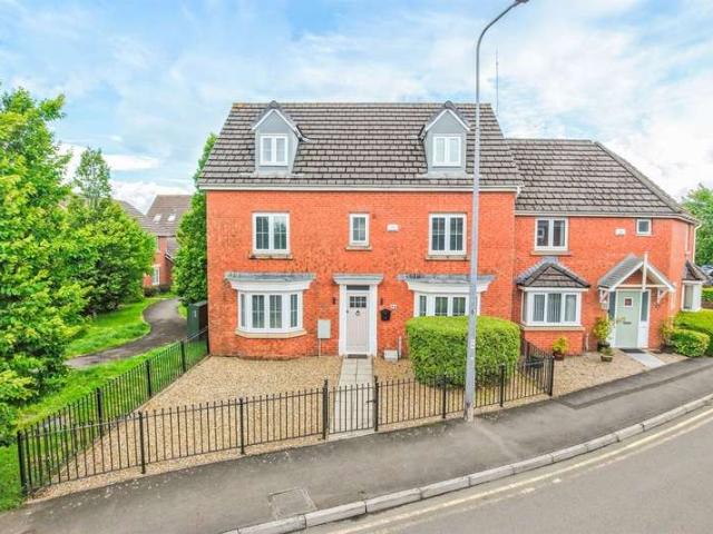 5 Bedroom Detached House