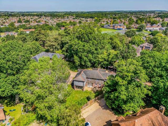 5 Bedroom Detached House