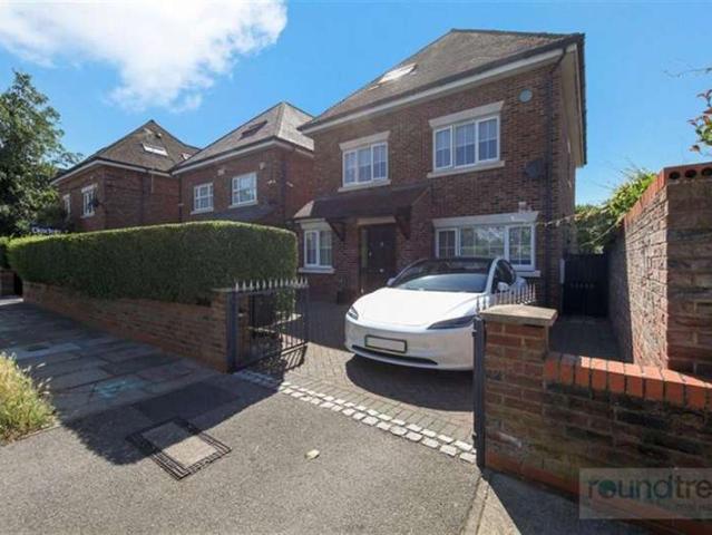 5 Bedroom Detached House