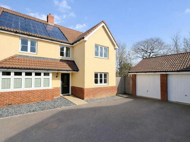 5 Bedroom Detached House