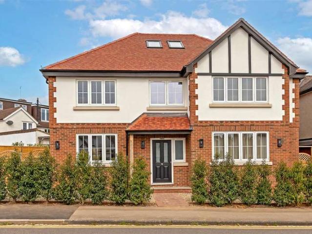 5 Bedroom Detached House