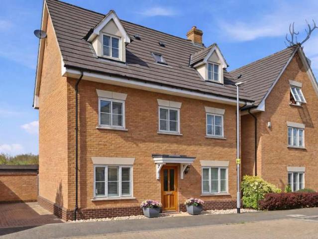 5 Bedroom Detached House