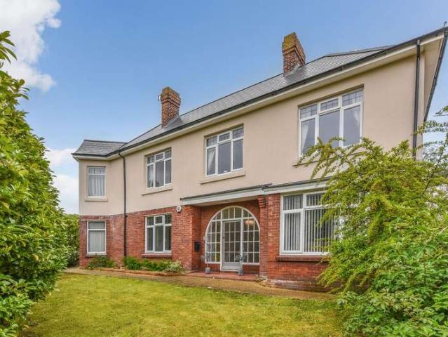 5 Bedroom Detached House