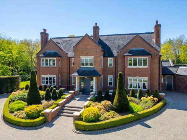 5 Bedroom Detached House