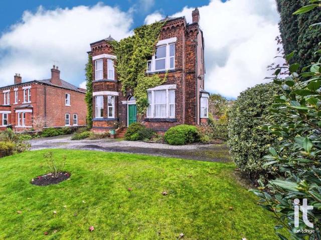 5 Bedroom Detached House