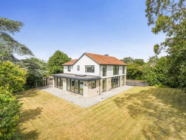 5 Bedroom Detached House