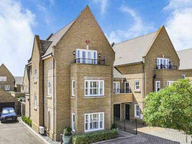 5 Bedroom Detached House