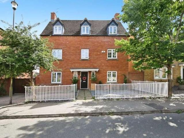 5 Bedroom Detached House