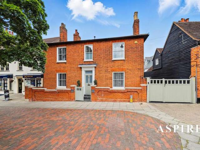 5 Bedroom Detached House