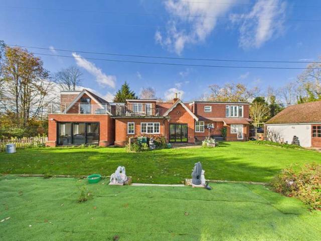5 Bedroom Detached House