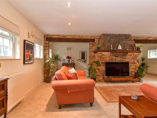 5 Bedroom Detached House
