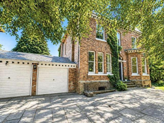 5 Bedroom Detached House