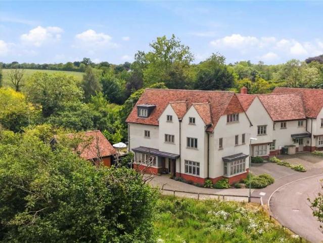 5 Bedroom Detached House