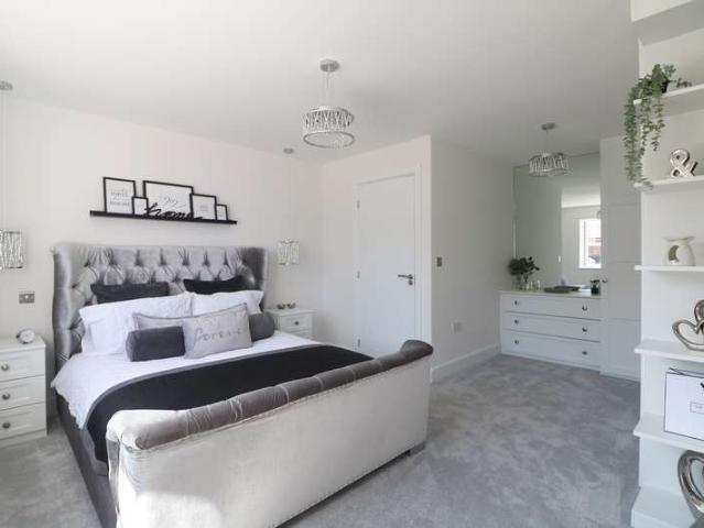 5 Bedroom Detached House