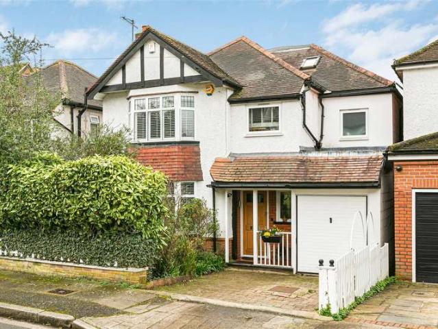 5 Bedroom Detached House
