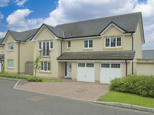 5 Bedroom Detached House