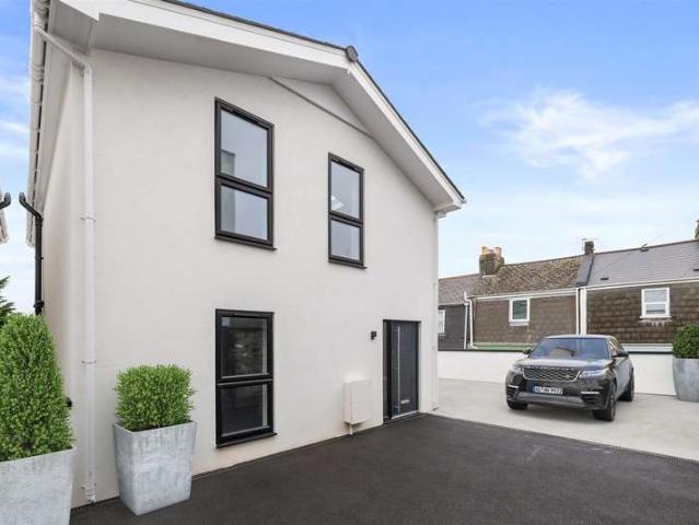 5 Bedroom Detached House