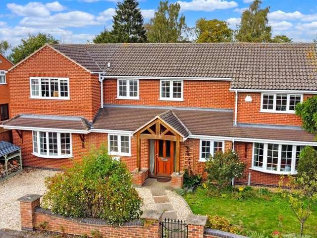5 Bedroom Detached House