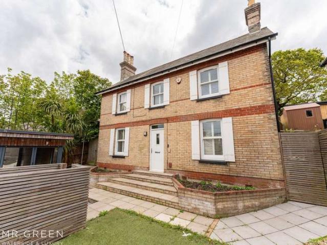5 Bedroom Detached House