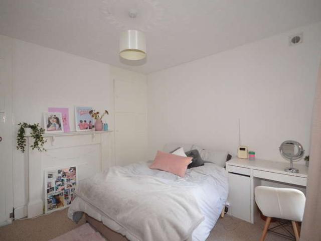 5 Bedroom Detached House