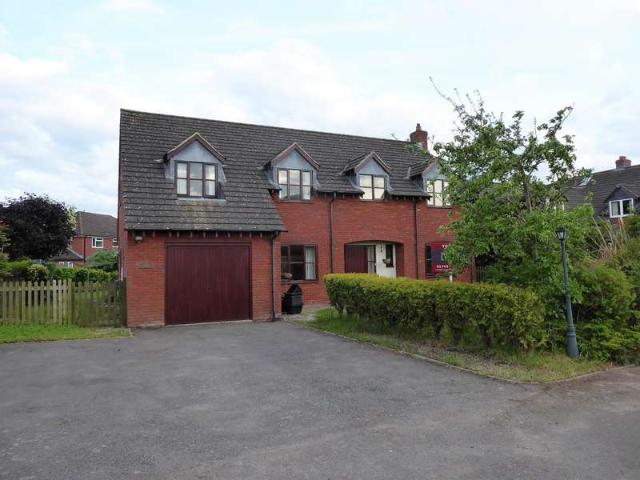 5 Bedroom Detached House