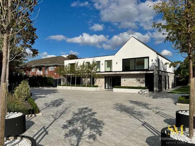 5 Bedroom Detached House