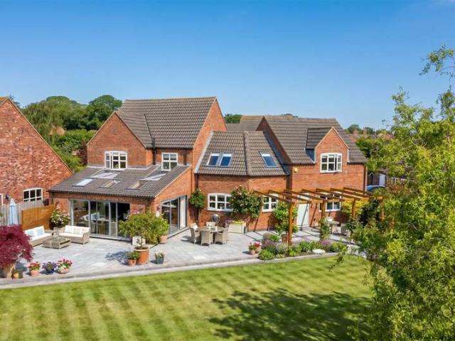 5 Bedroom Detached House