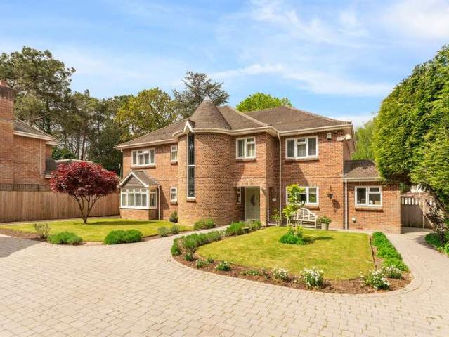 5 Bedroom Detached House