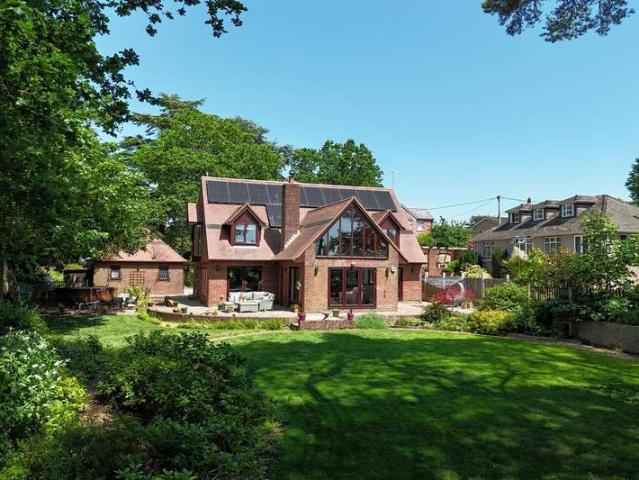 5 Bedroom Detached House