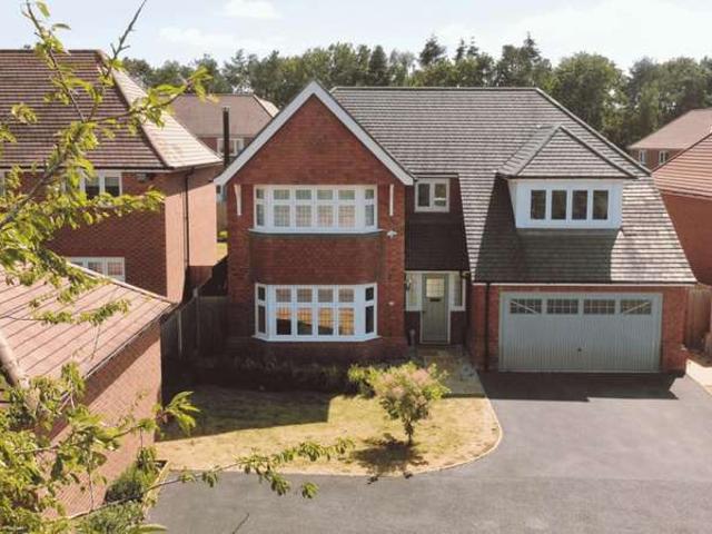 5 Bedroom Detached House
