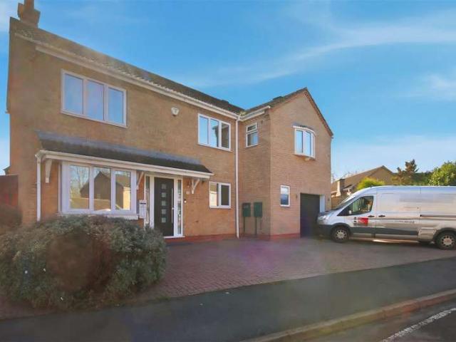 5 Bedroom Detached House