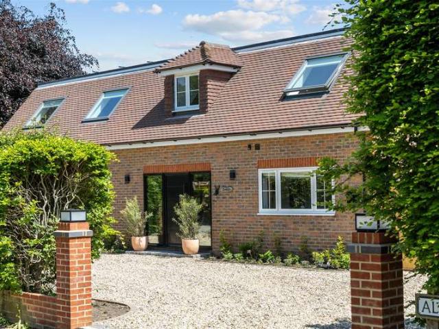 5 Bedroom Detached House