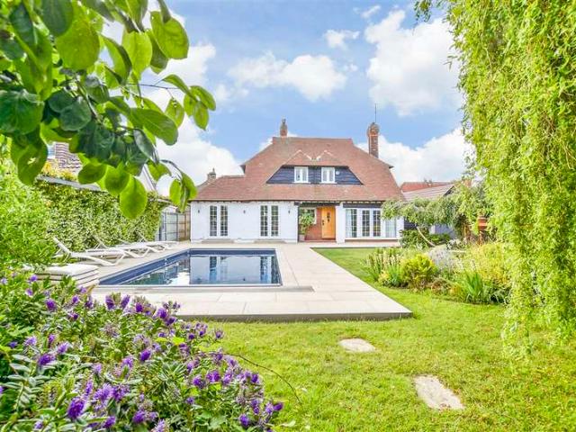 5 Bedroom Detached House