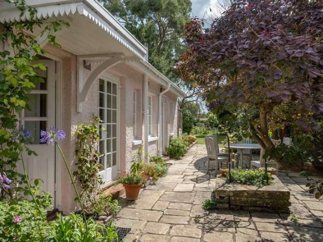5 Bedroom Detached House