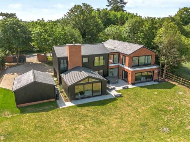 5 Bedroom Detached House
