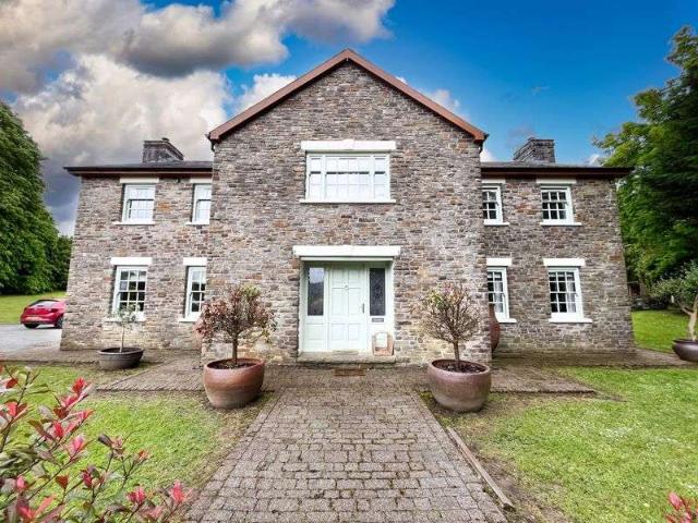 5 Bedroom Detached House