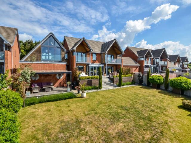5 Bedroom Detached House