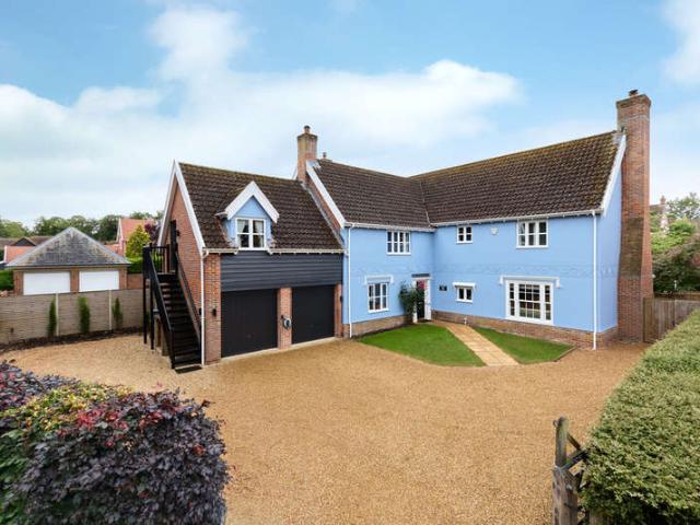 5 Bedroom Detached House
