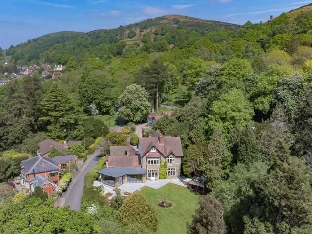 5 Bedroom Detached House