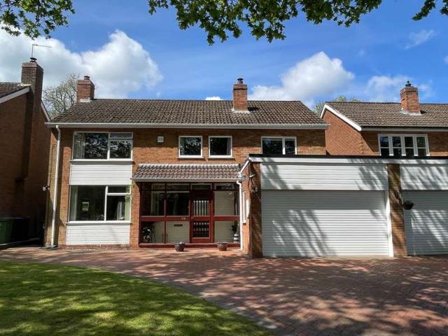 5 Bedroom Detached House