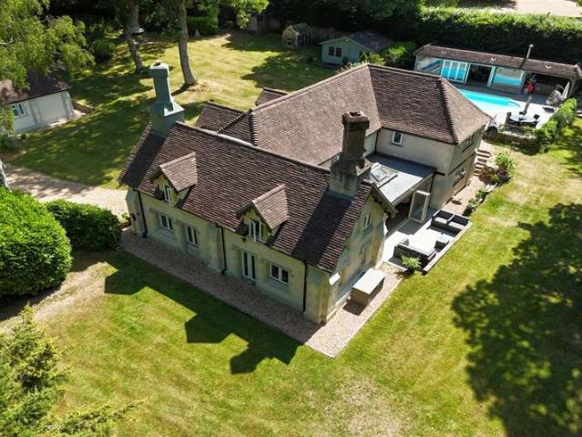 5 Bedroom Detached House