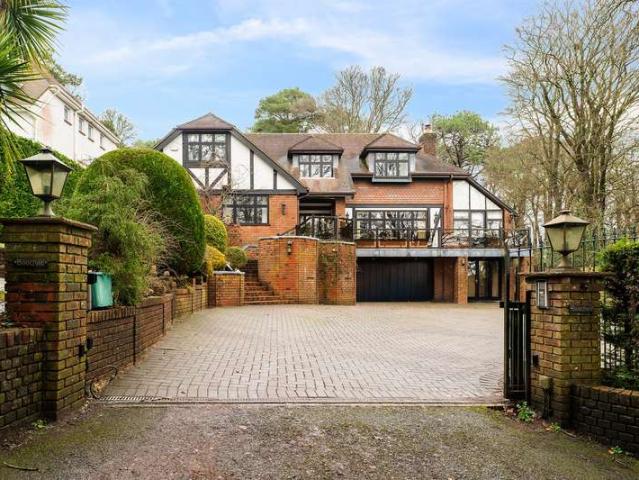 5 Bedroom Detached House