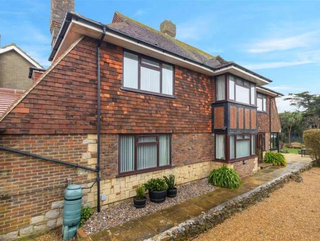 5 Bedroom Detached House